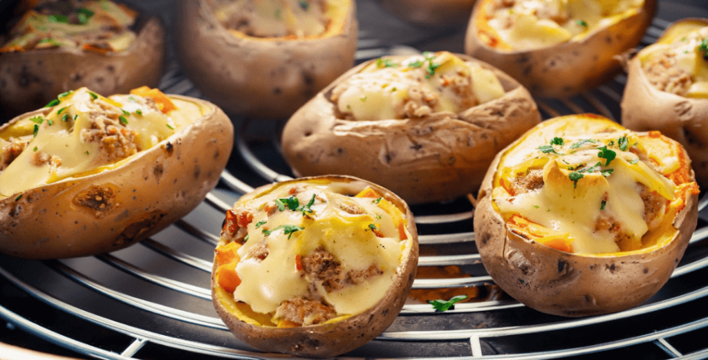 Receta de Papas Rellenas en Horno Kamado | Mandolina